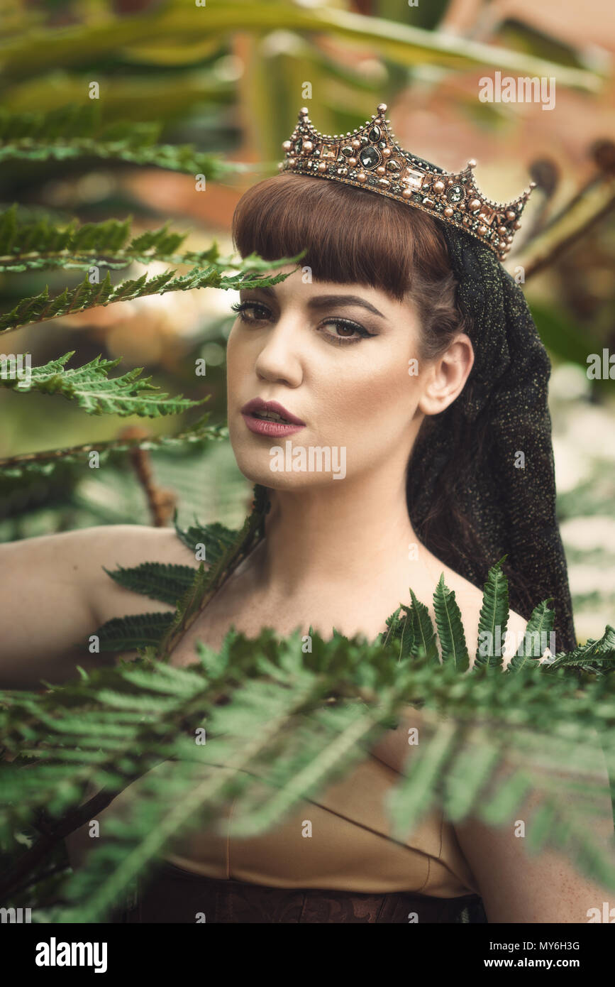 Wearing crown hi-res stock photography and images - Alamy