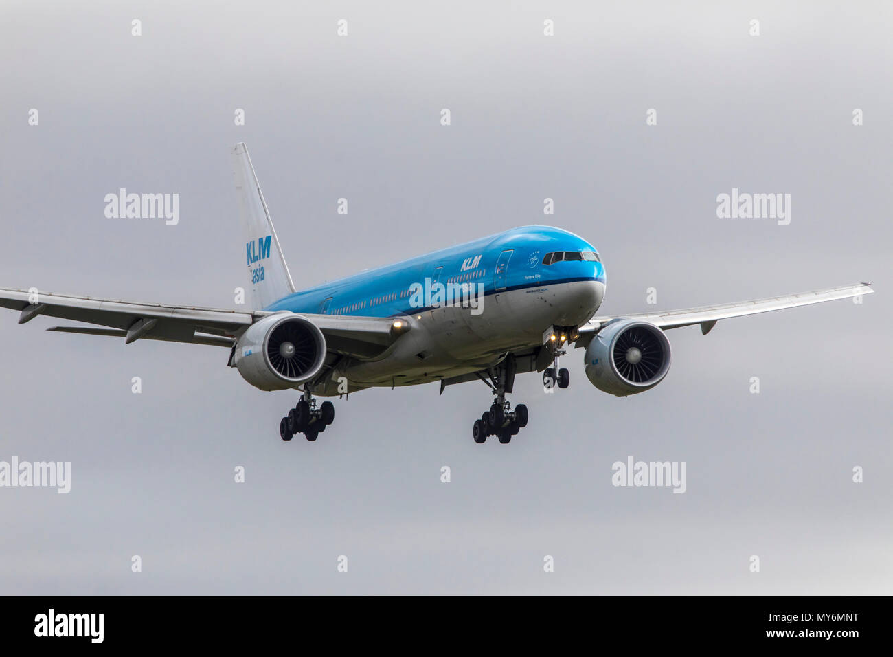 Boeing 777-206ER, KLM Asia "Ferrara City" approaching Amsterdam ...