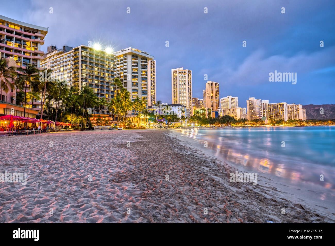 Hawaii waikiki beach resort hi-res stock photography and images - Alamy