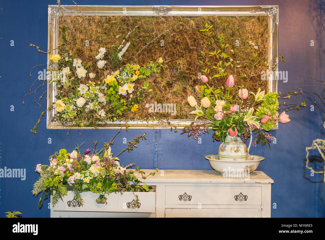 Real flower frame hi-res stock photography and images - Alamy