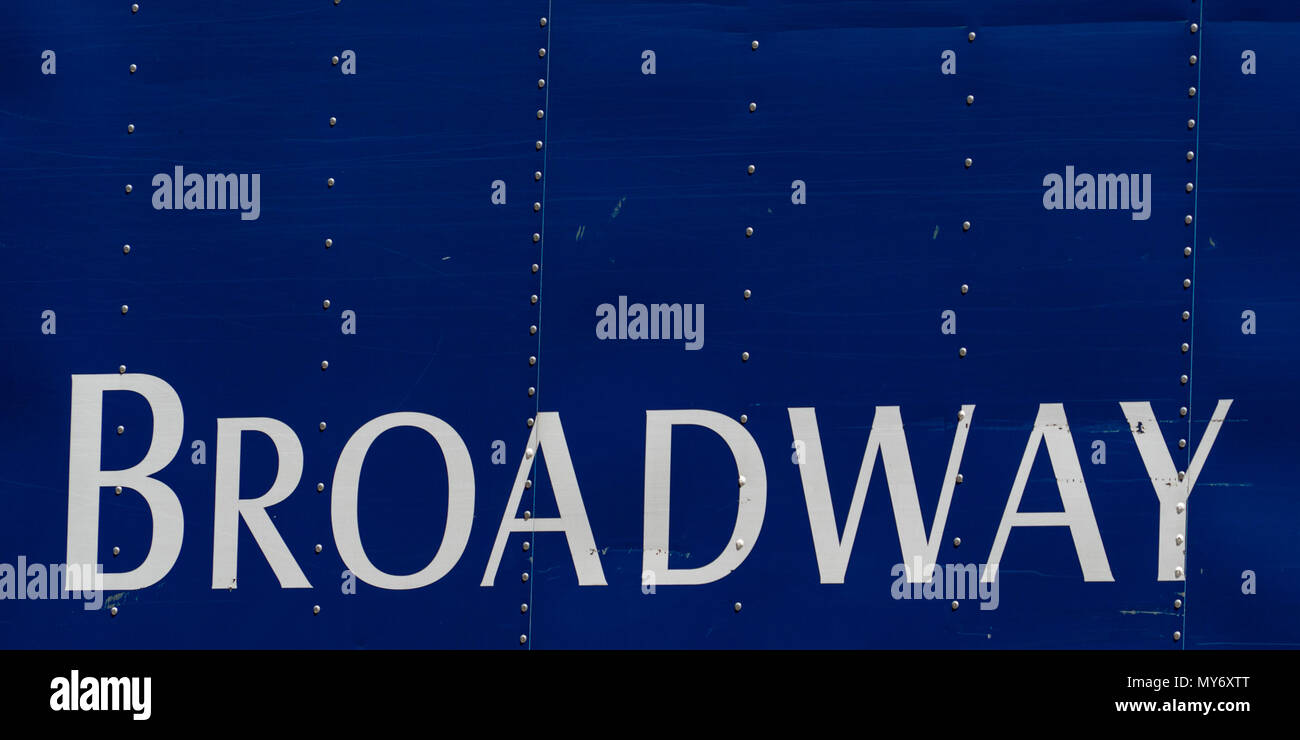 Metal fashion district hi-res stock photography and images - Alamy