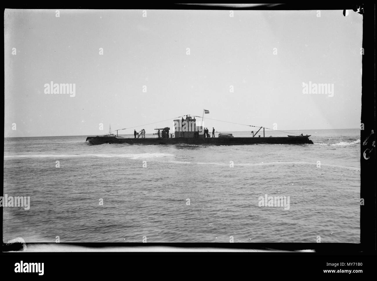 Onderzeeboot Hr Ms K XI. Onderzeeboot Hr. Ms. K XI (1925-1945) passeert ...