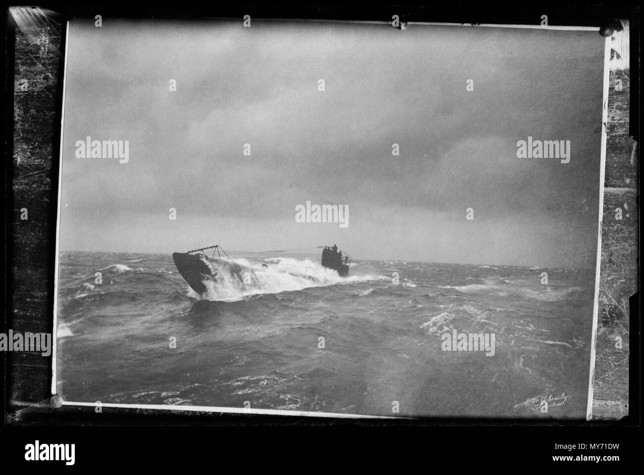 Onderzeeboot. Reproductie van foto (gesigneeerd F. Schensby Helgoland ...