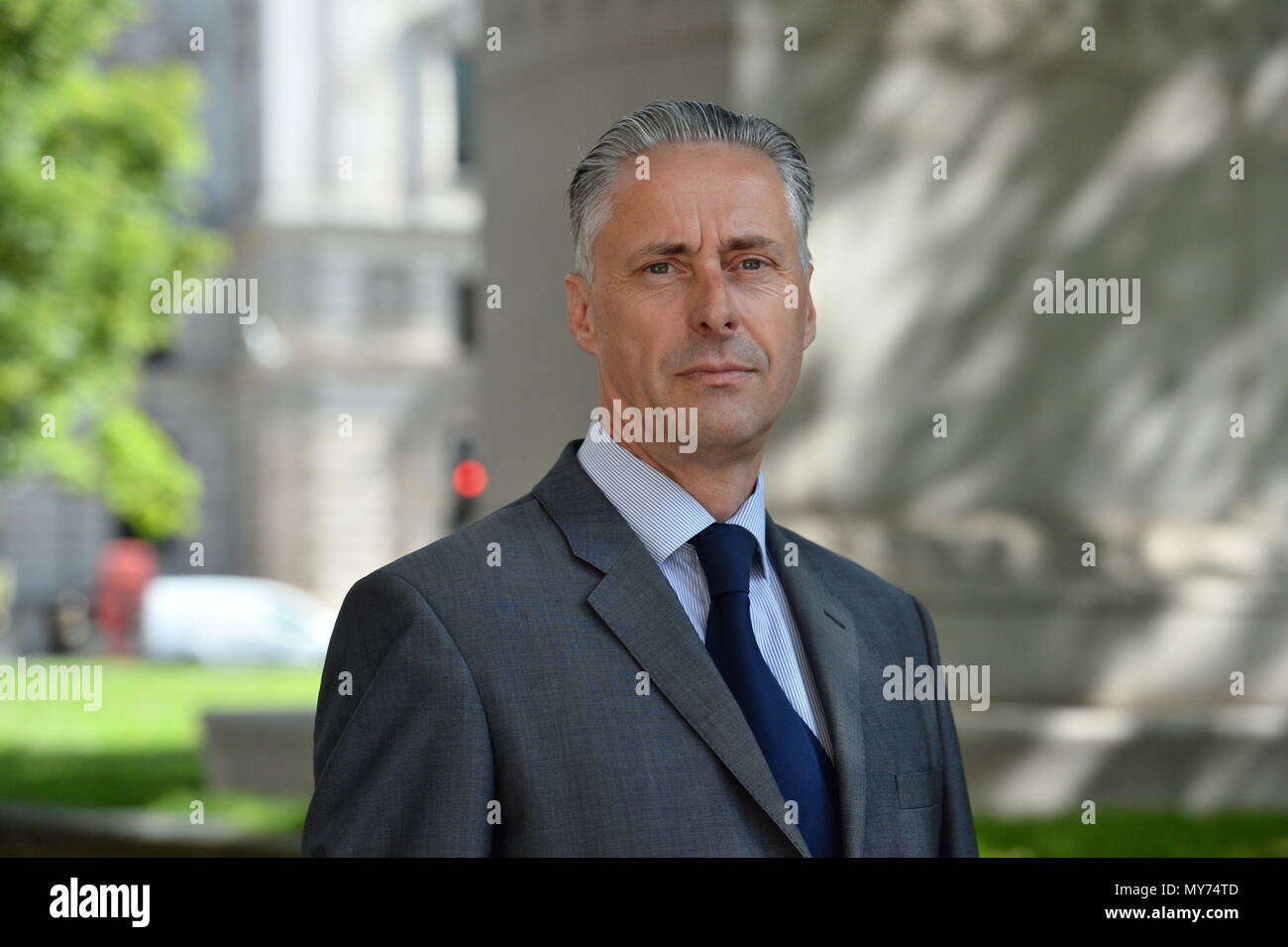 Surveyor graham mills arrives at the uk supreme court hi-res stock ...