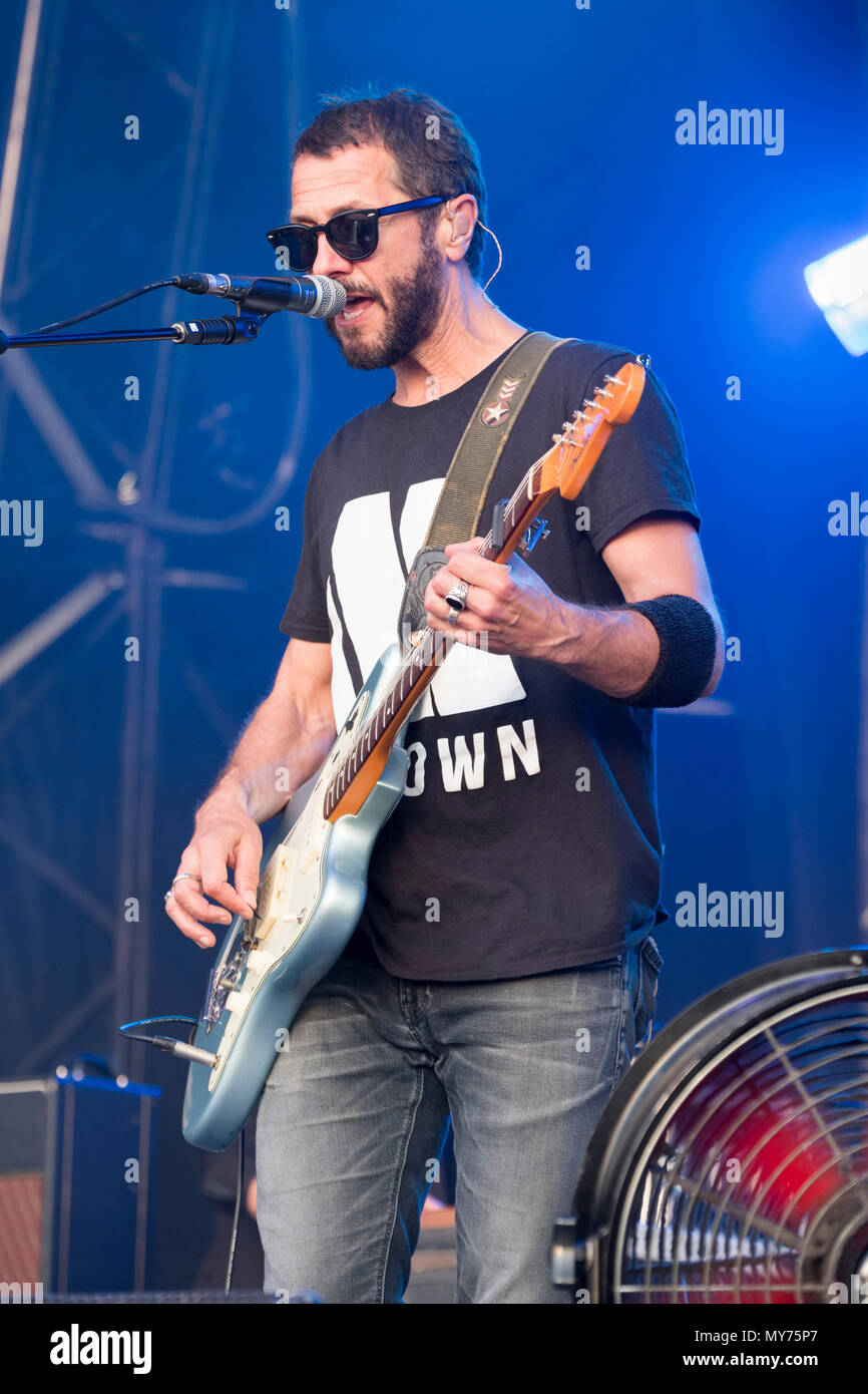 Feeder band hi-res stock photography and images - Alamy