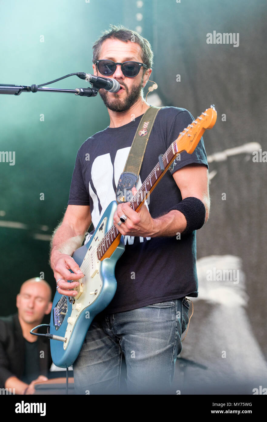 Feeder band hi-res stock photography and images - Alamy