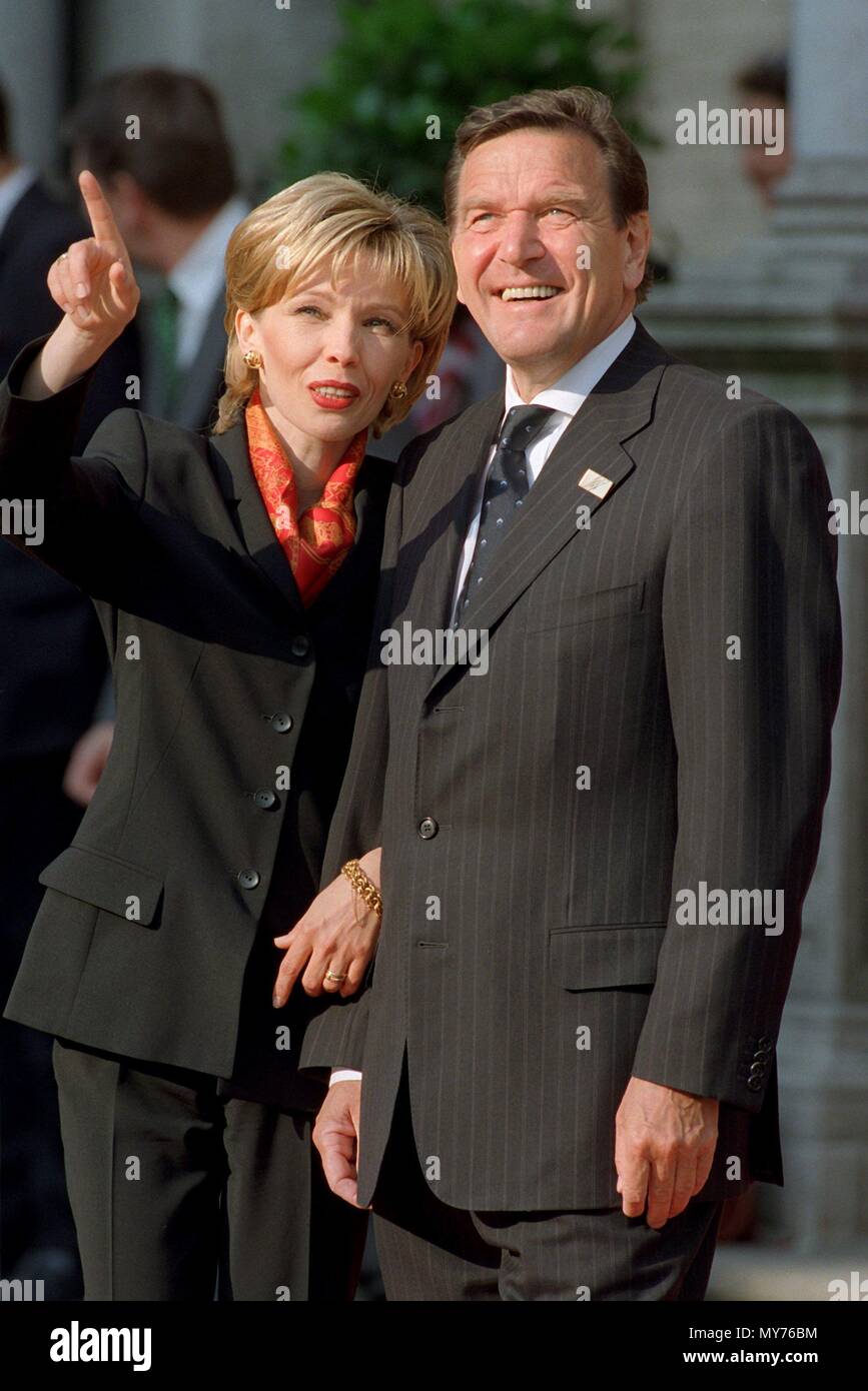 German Chancellor Gerhard Schroeder and his wife Doris Schroeder-Koepf ...