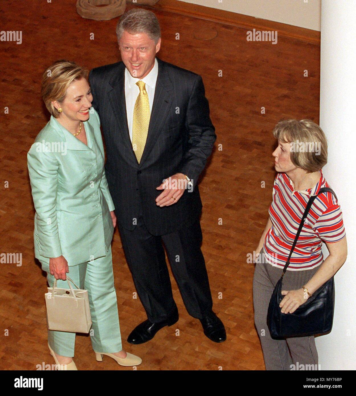US President Bill Clinton and his wife Hillary look at the sculpture ...