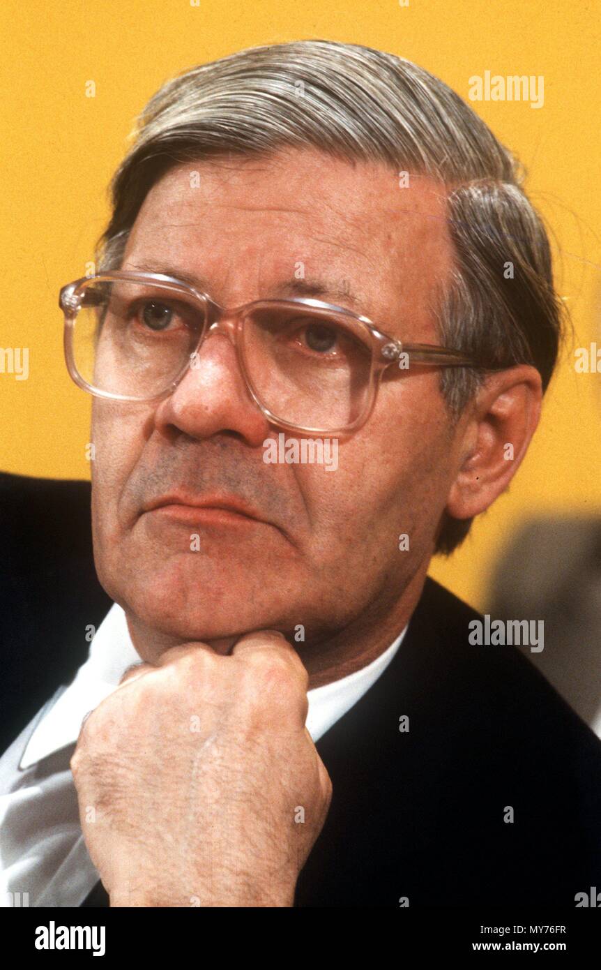 German Chancellor Helmut Schmidt at the SPD party conference in Berlin ...