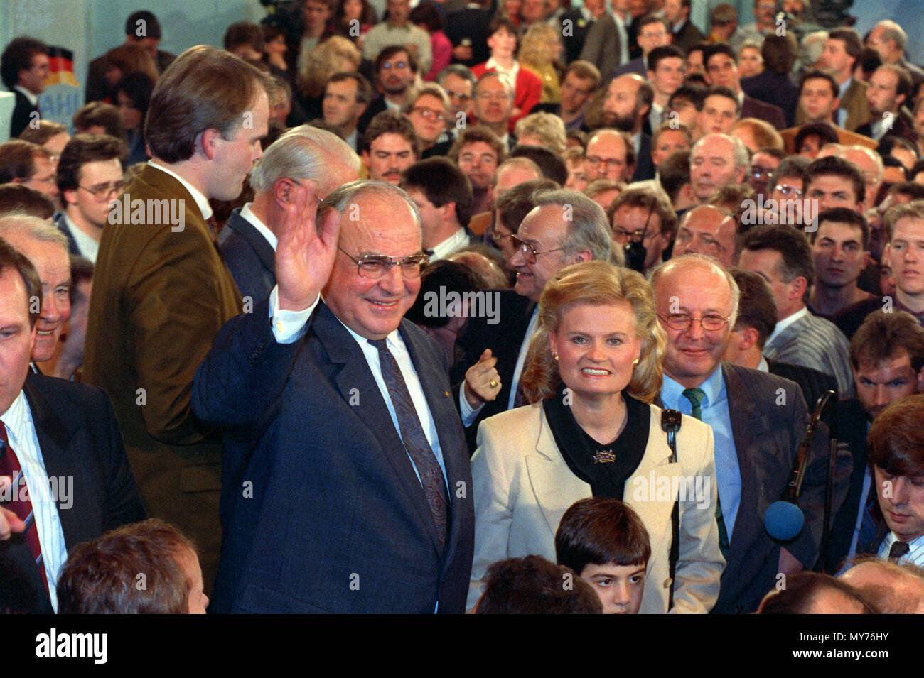 German Chancellor Helmut Kohl (L) waves to the crowd in Bonn, Germany ...