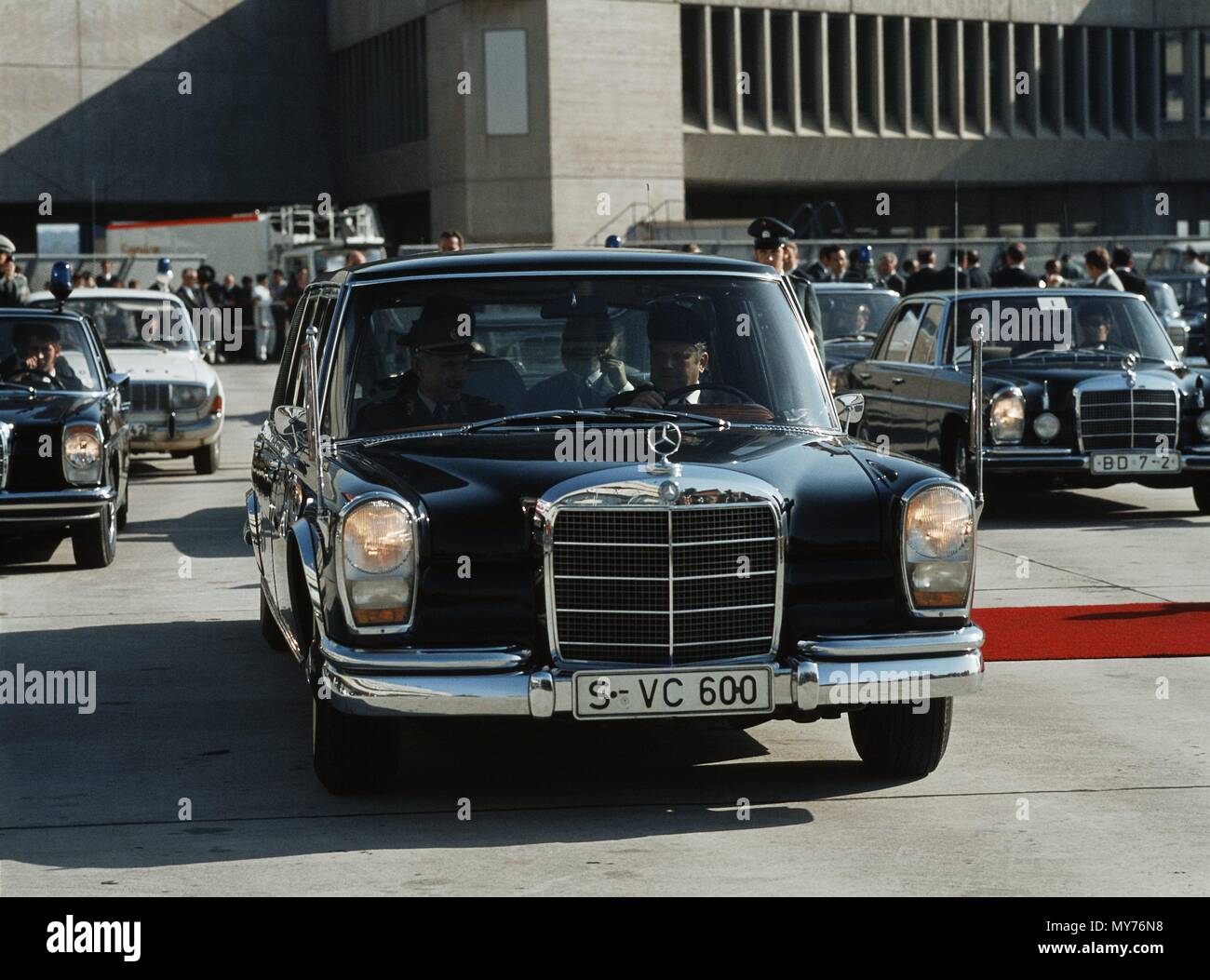 German Chancellor Willy Brandt on the back seat of a Mercedes limousine ...