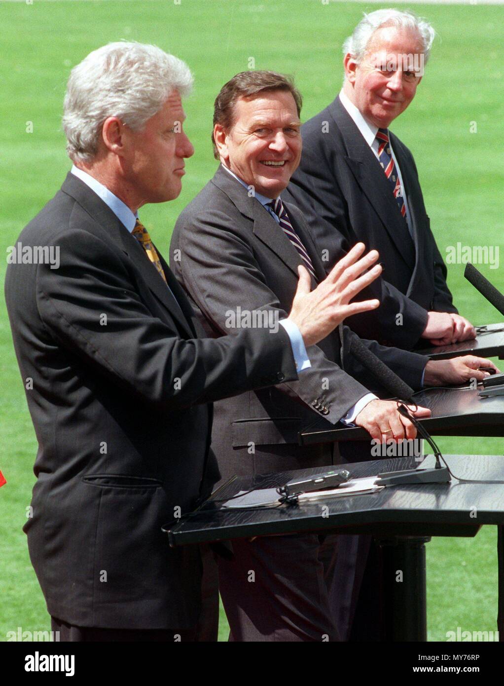Bill clinton speaking hi-res stock photography and images - Alamy