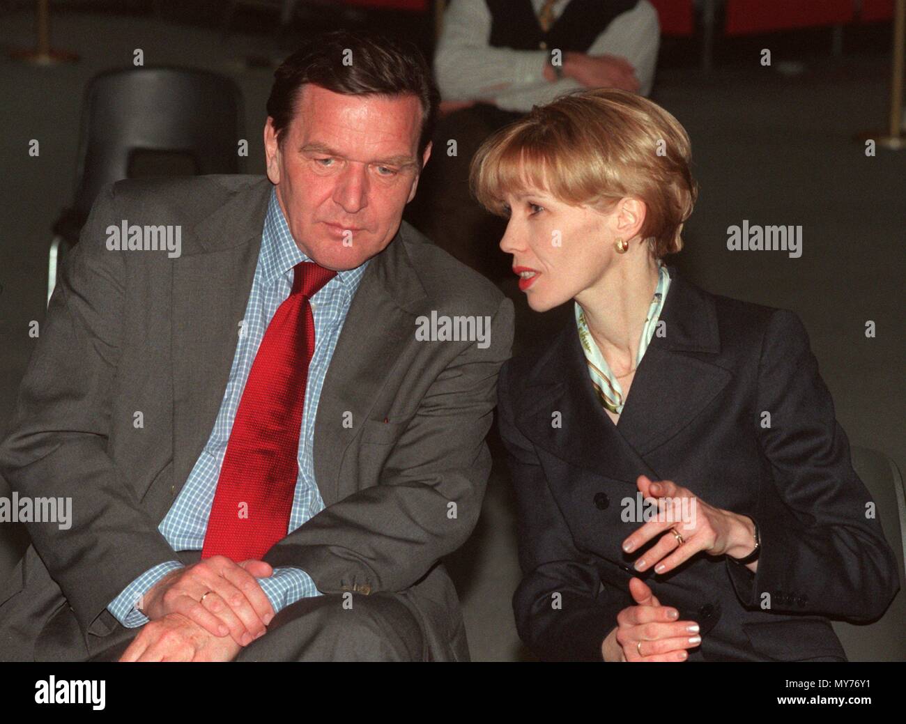 Premier of Lower Saxony Gerhard Schroeder and his wife Doris Koepf in ...