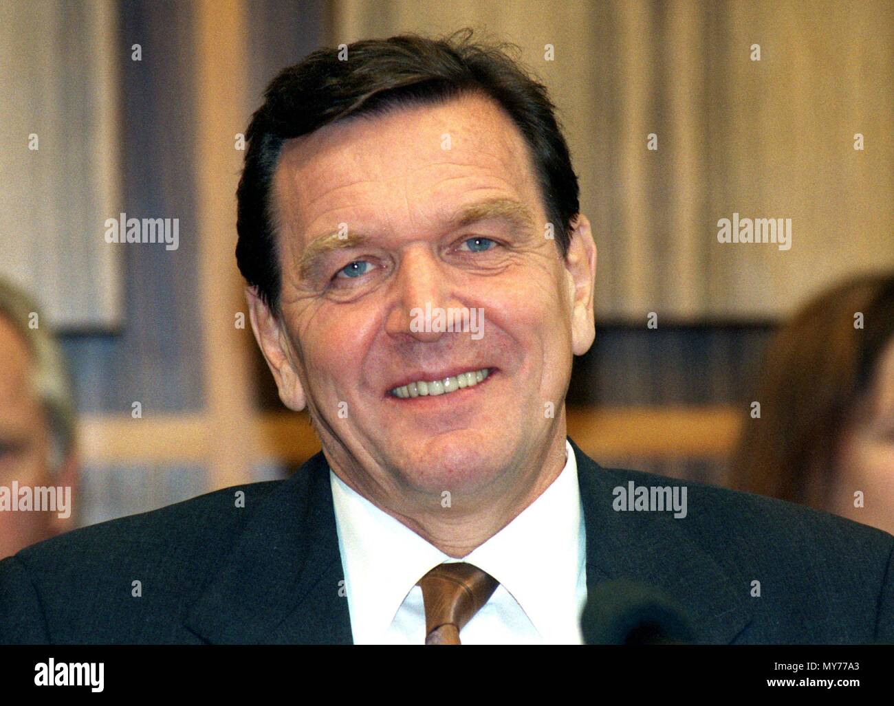 Gerhard schroeder 1998 hi-res stock photography and images - Alamy
