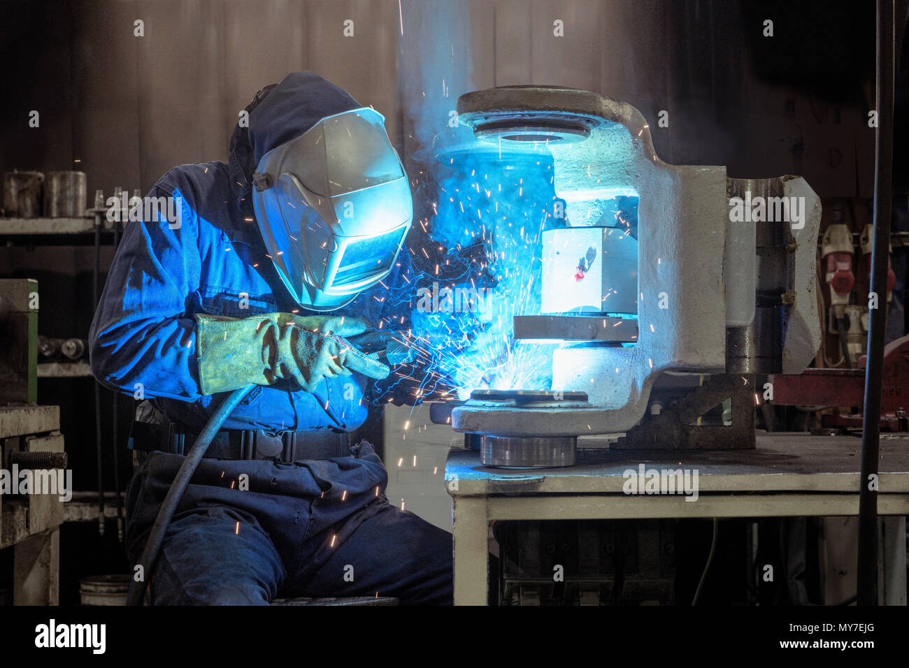 Engineering working hi-res stock photography and images - Alamy