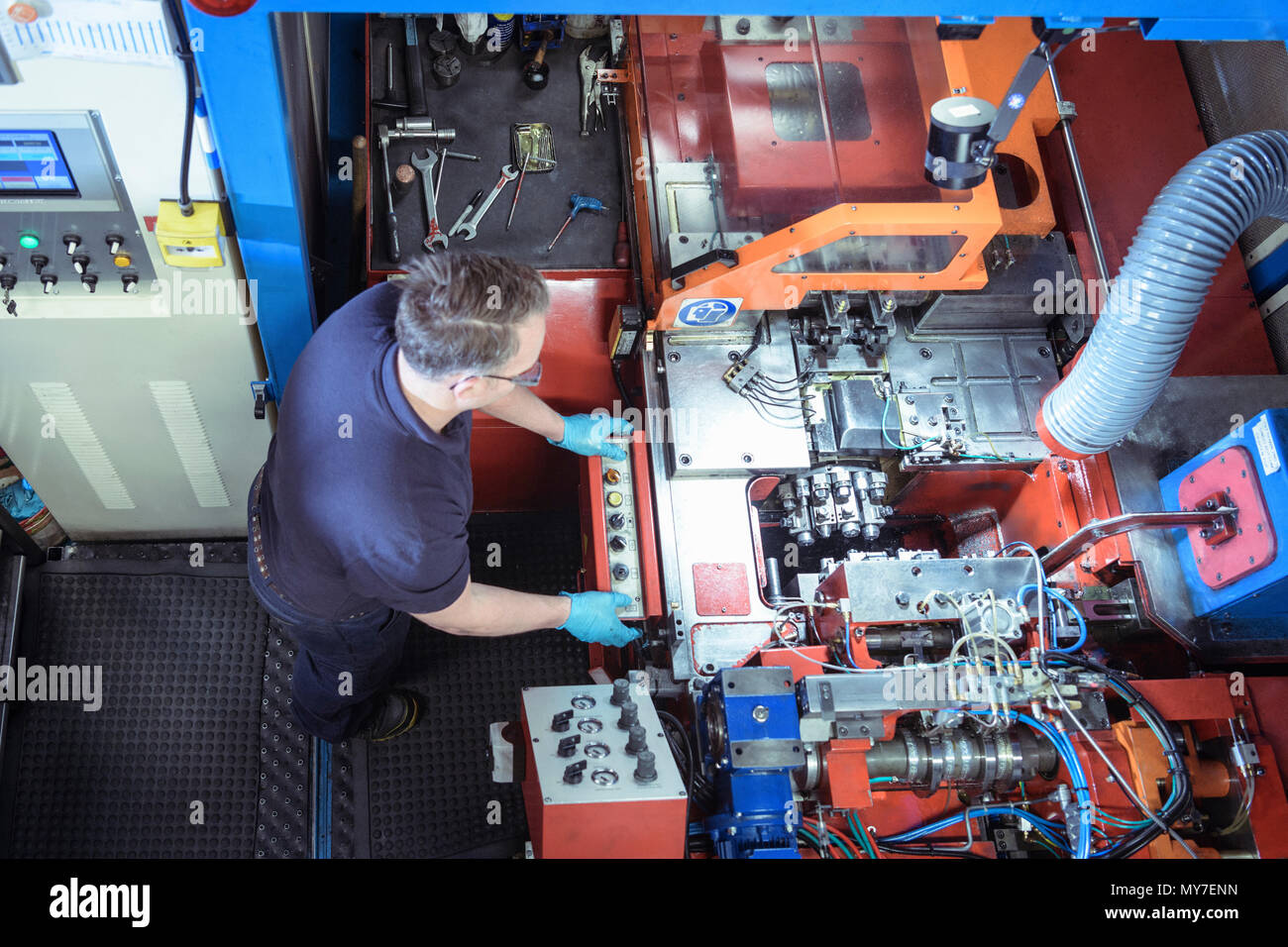 Machine making machine hi-res stock photography and images - Alamy