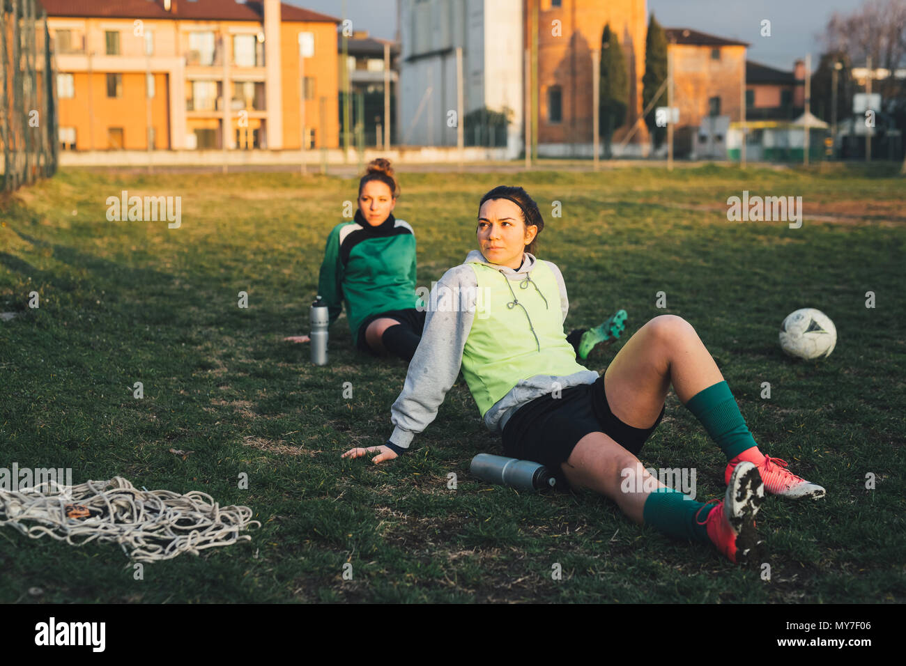 Football taking knee hi-res stock photography and images - Alamy