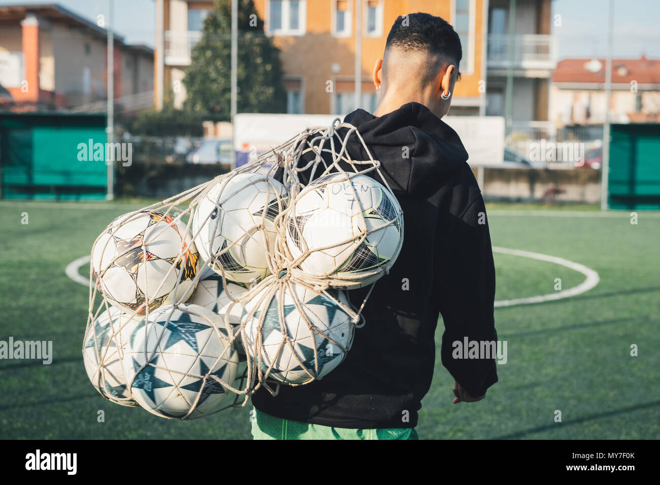 Football player carrying ball hi-res stock photography and images - Alamy