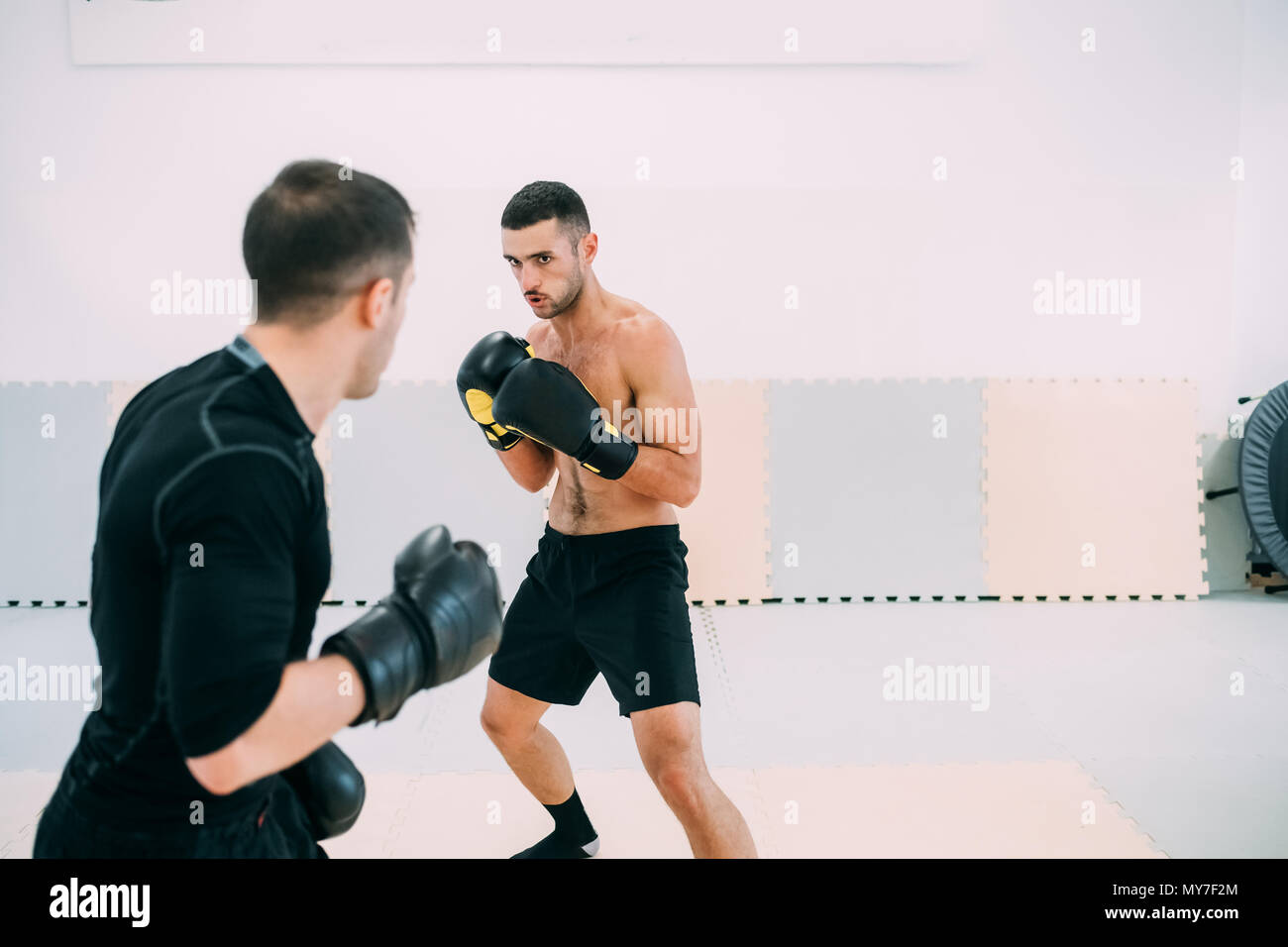 Two men boxing hi-res stock photography and images - Alamy