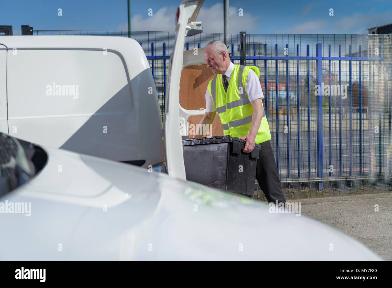 Loading van hi-res stock photography and images - Alamy