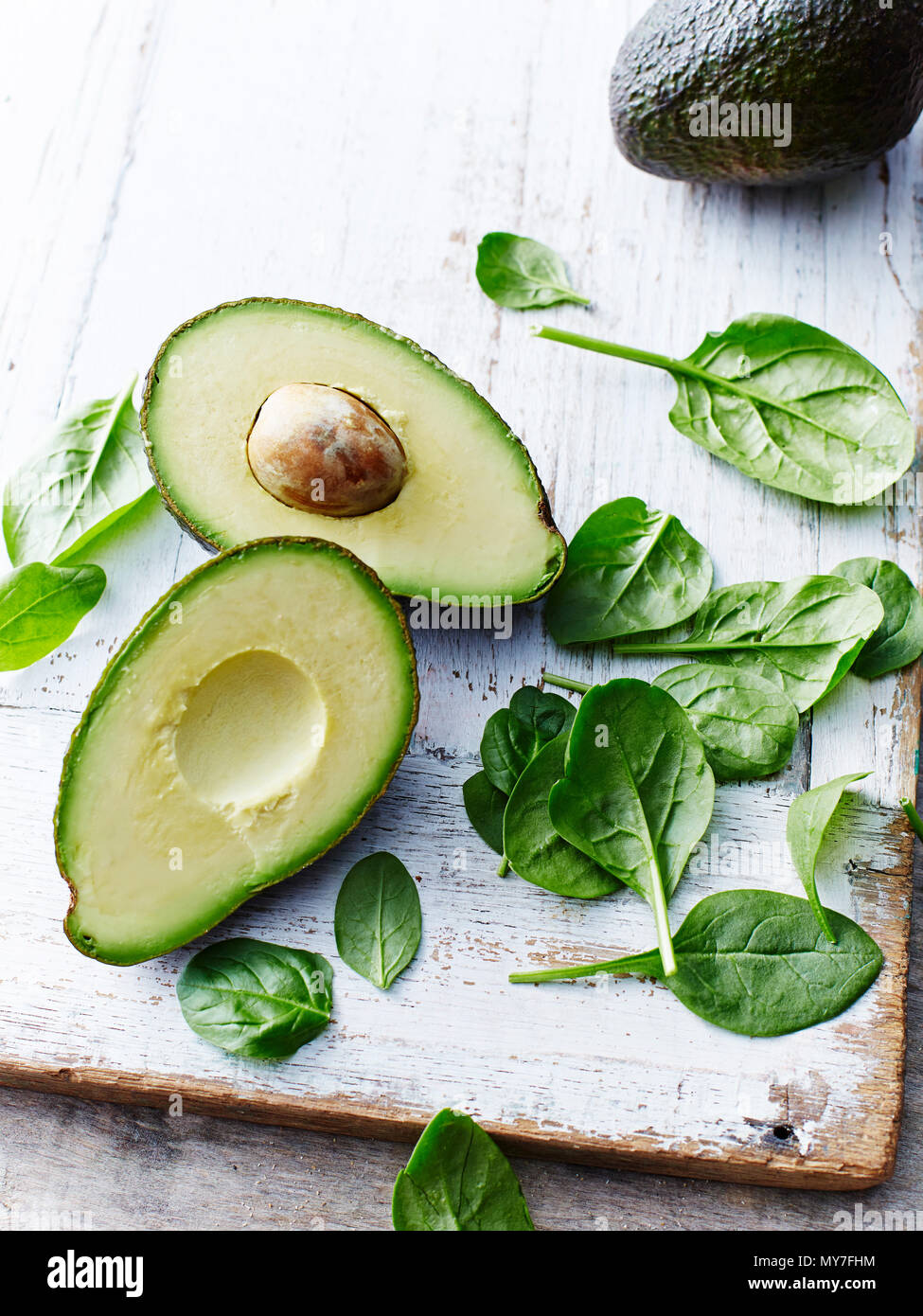 Avocado, baby spinach Stock Photo - Alamy
