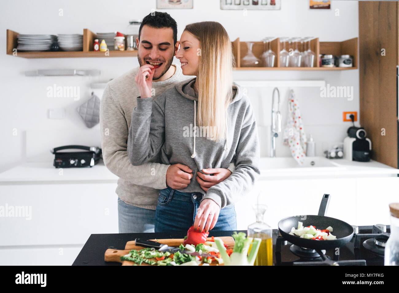 Couple cooking food fruit hi-res stock photography and images - Alamy