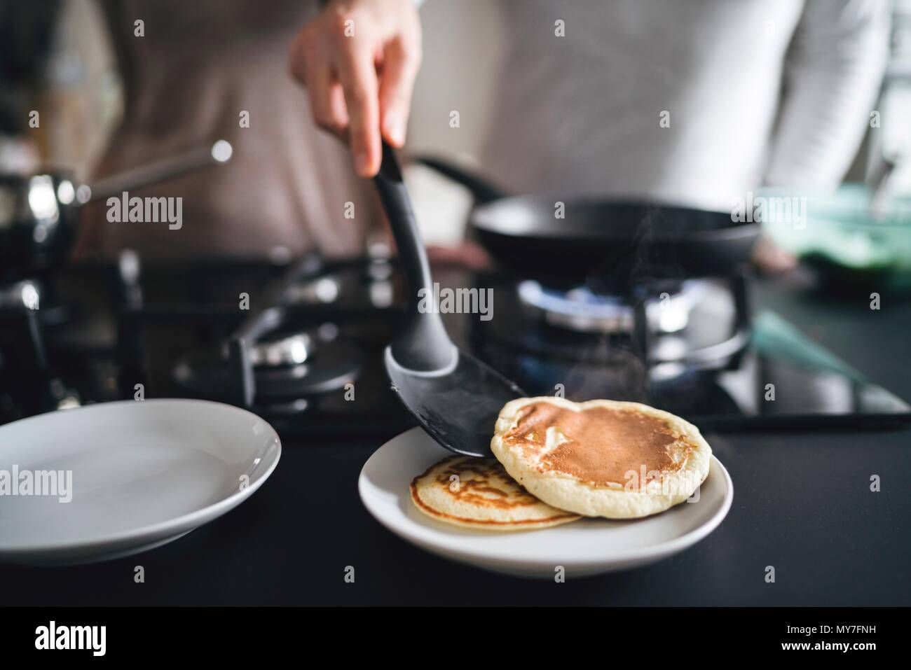 Couple serving pancakes hi-res stock photography and images - Alamy