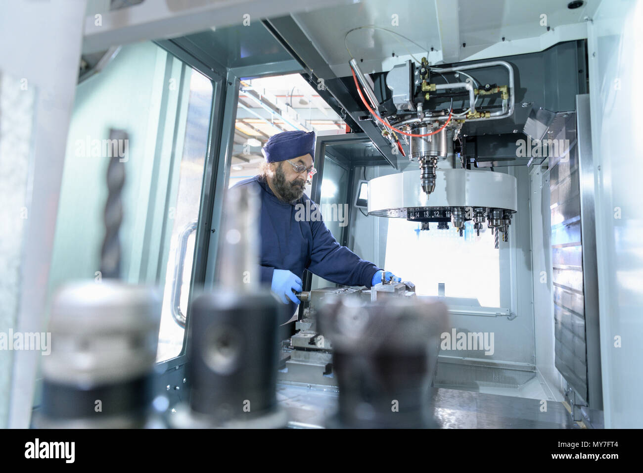 Engineer computer hi-res stock photography and images - Alamy