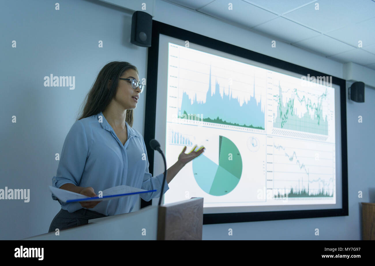 Presentation skill hi-res stock photography and images - Alamy