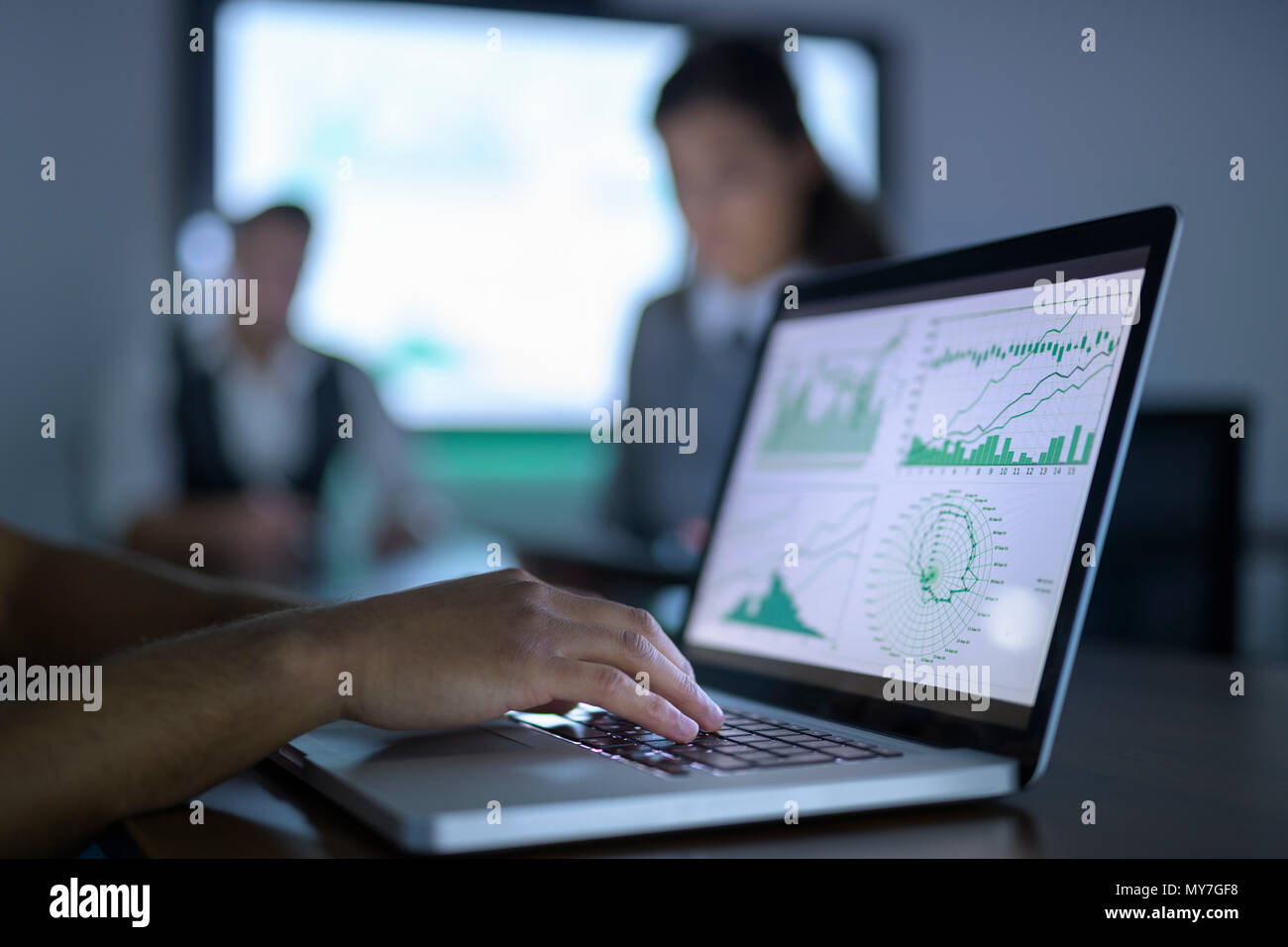 Businessman computer screen charts hi-res stock photography and images ...