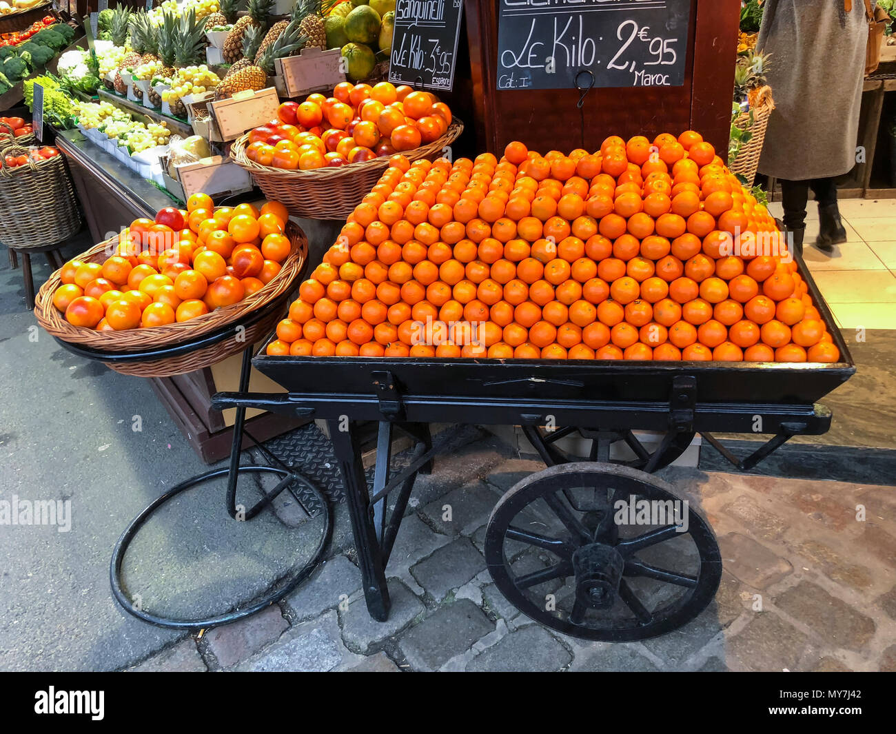 Fruit stall barrow vegetables hi-res stock photography and images - Alamy