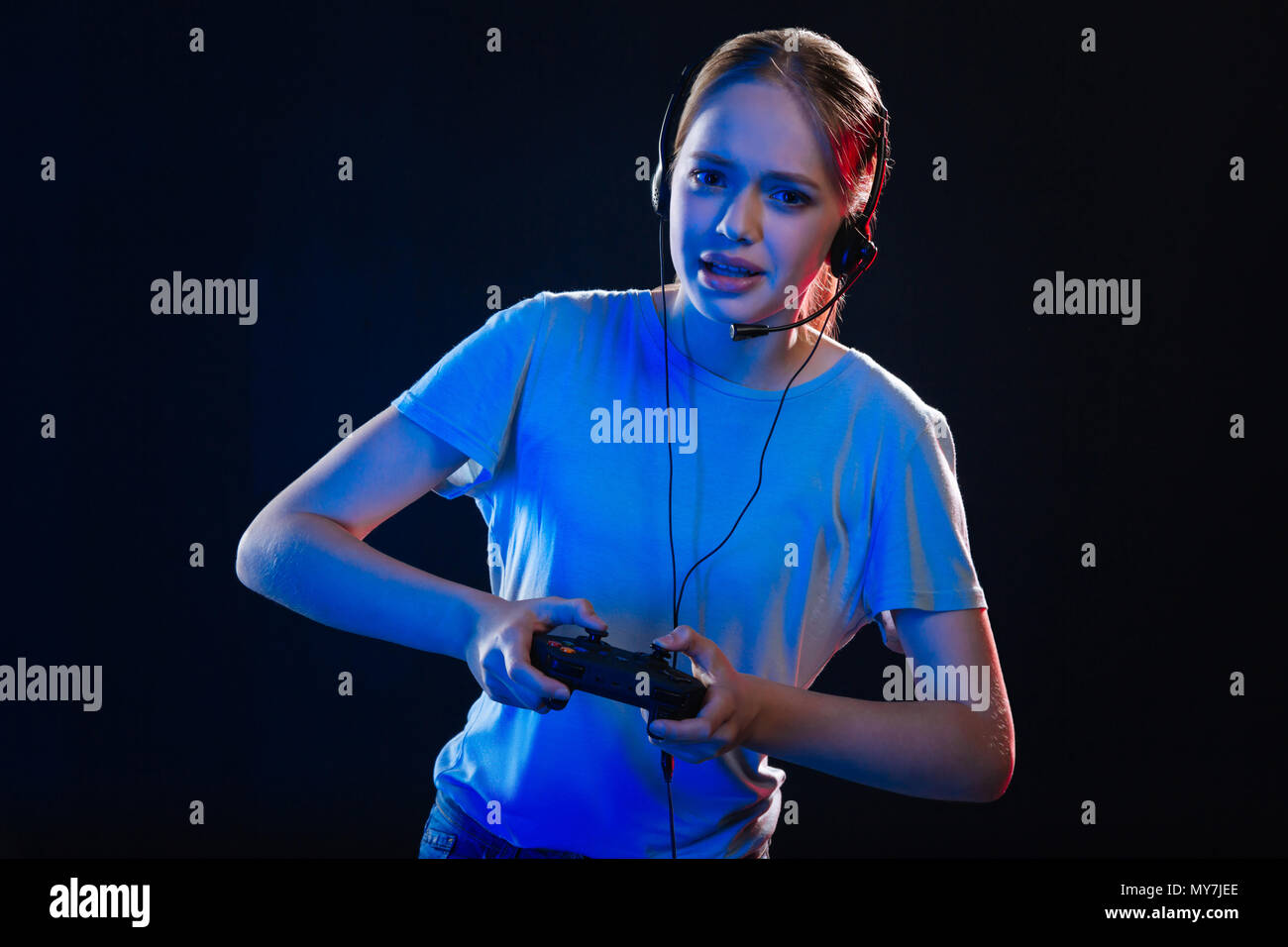 Teen video game headphones hi-res stock photography and images - Alamy