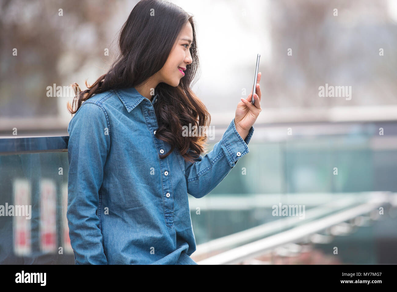 Smartphone picture profile hi-res stock photography and images - Alamy