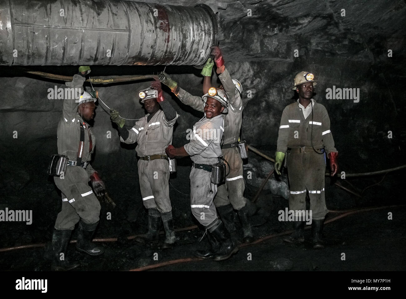 Miners at work africa hi-res stock photography and images - Alamy