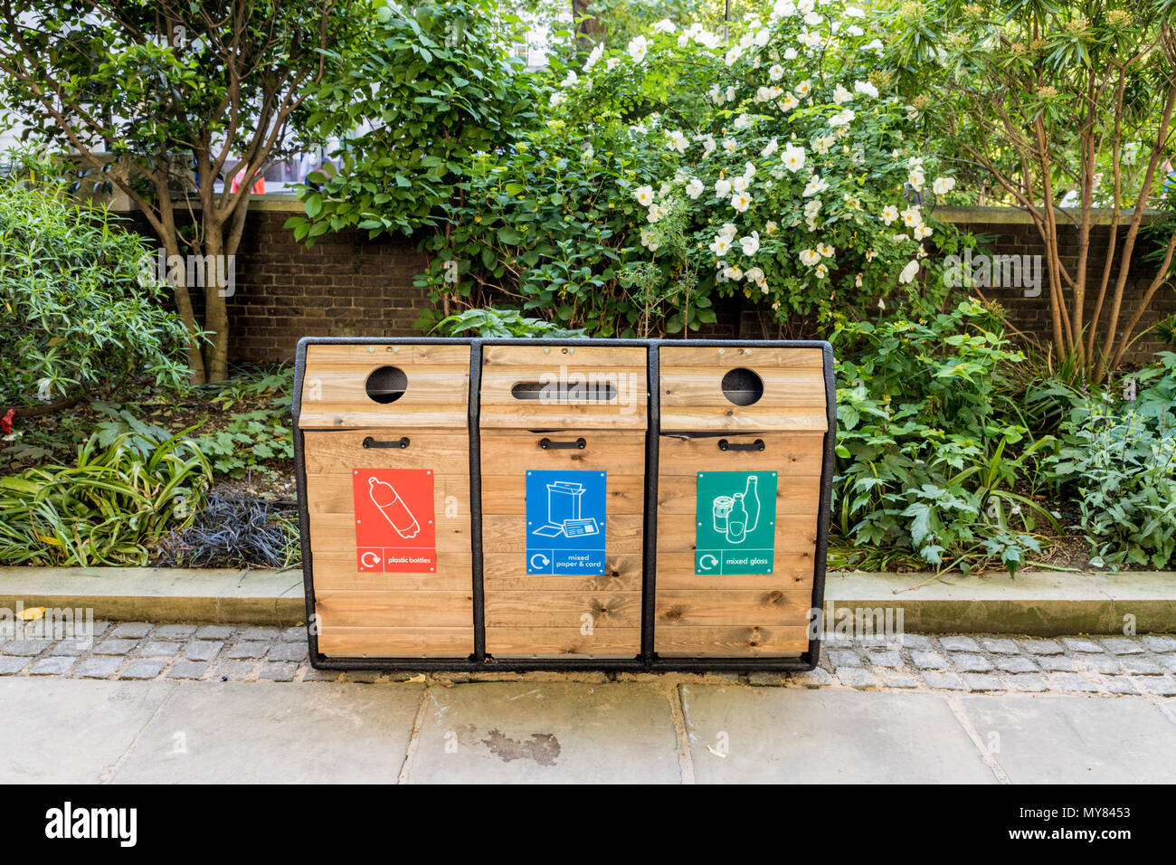 London garbage can hi-res stock photography and images - Alamy