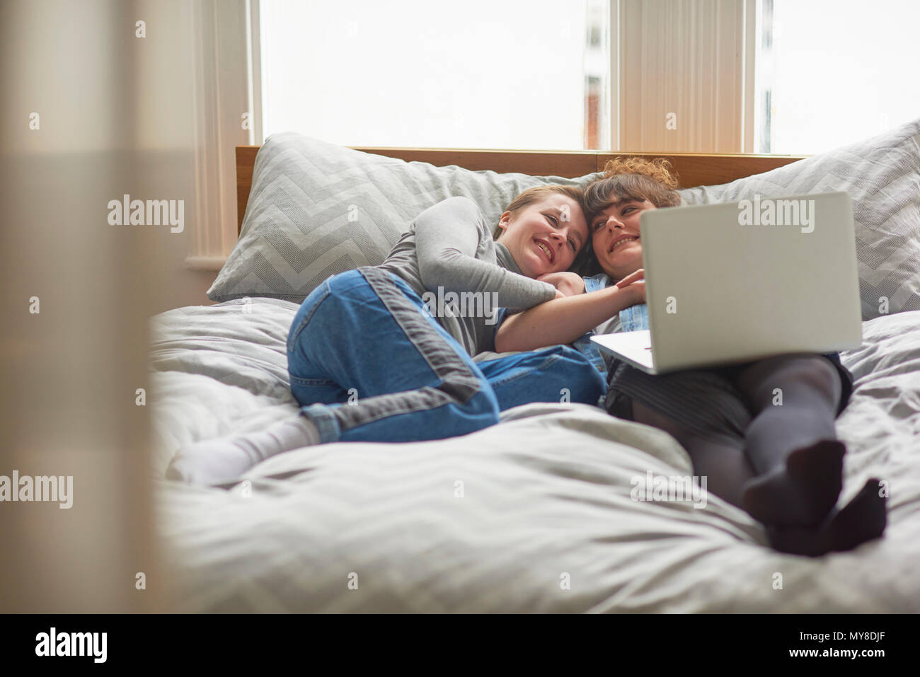 Student laptop bed hi-res stock photography and images - Alamy