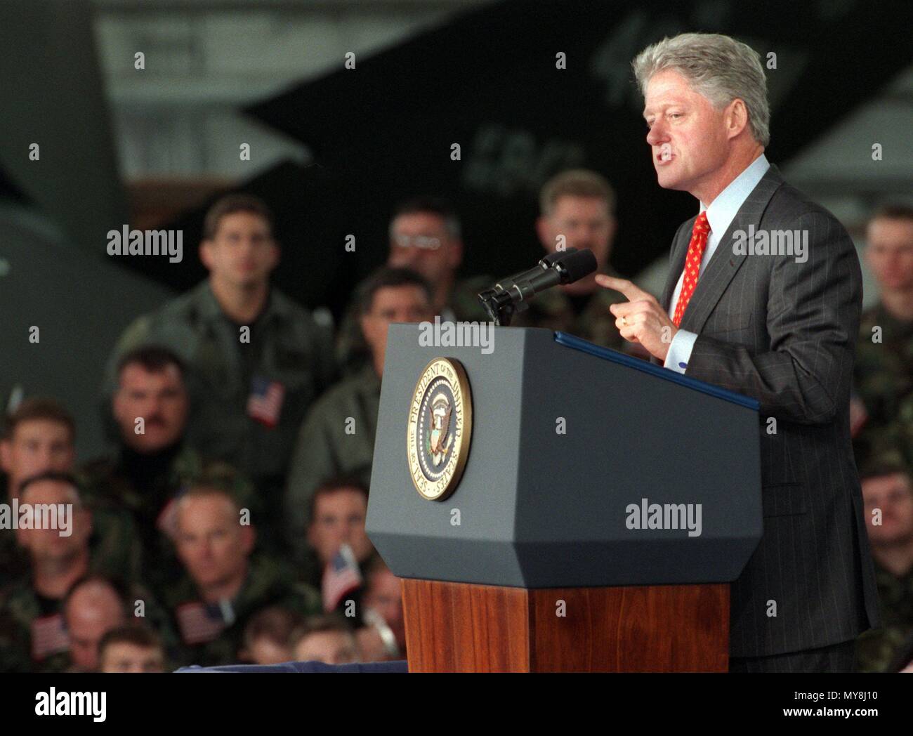 US President Bill Clinton gives a speech to soldiers involved in Kosovo ...
