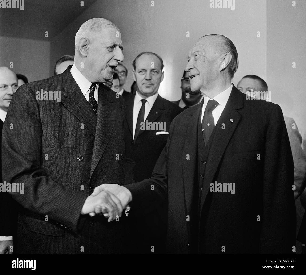 French President Charles de Gaulle (L) visits former German Chancellor ...