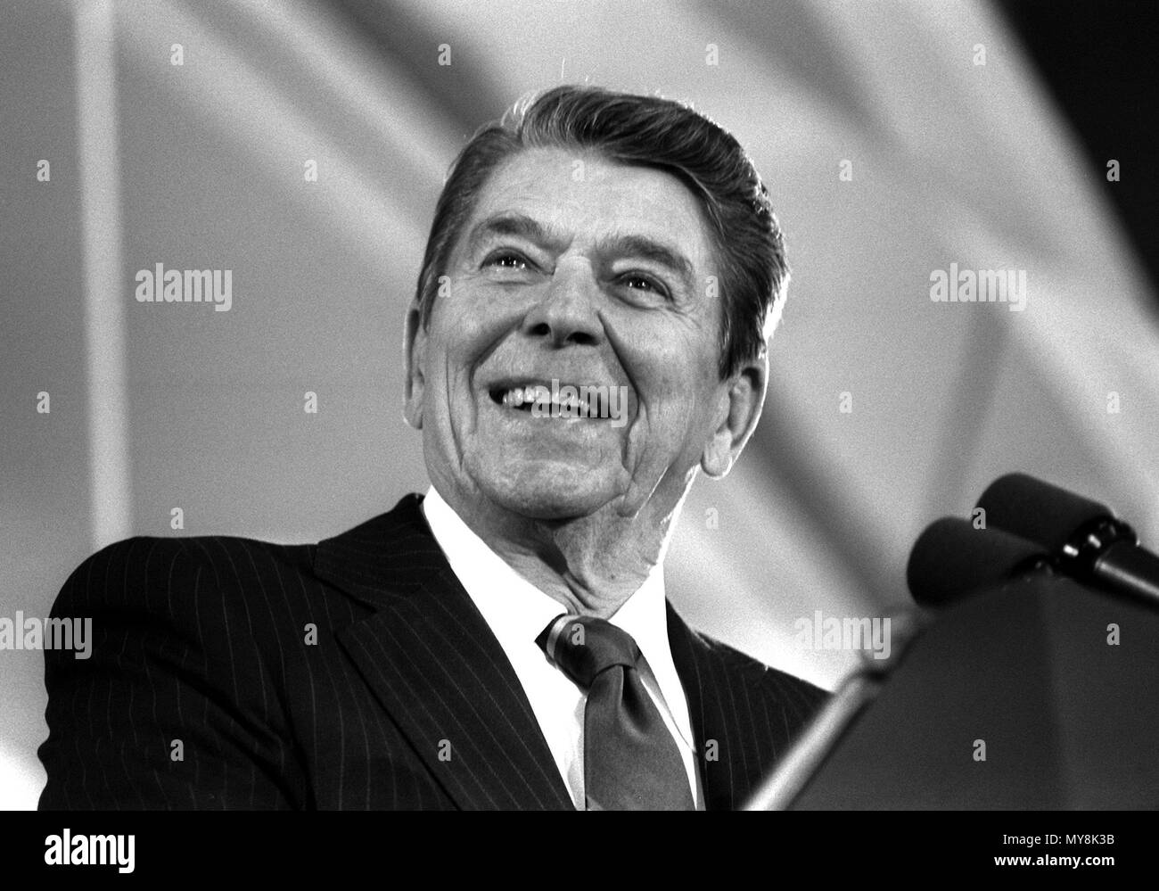 US President Ronald Reagan gives a speech in West-Berlin on 12 June ...