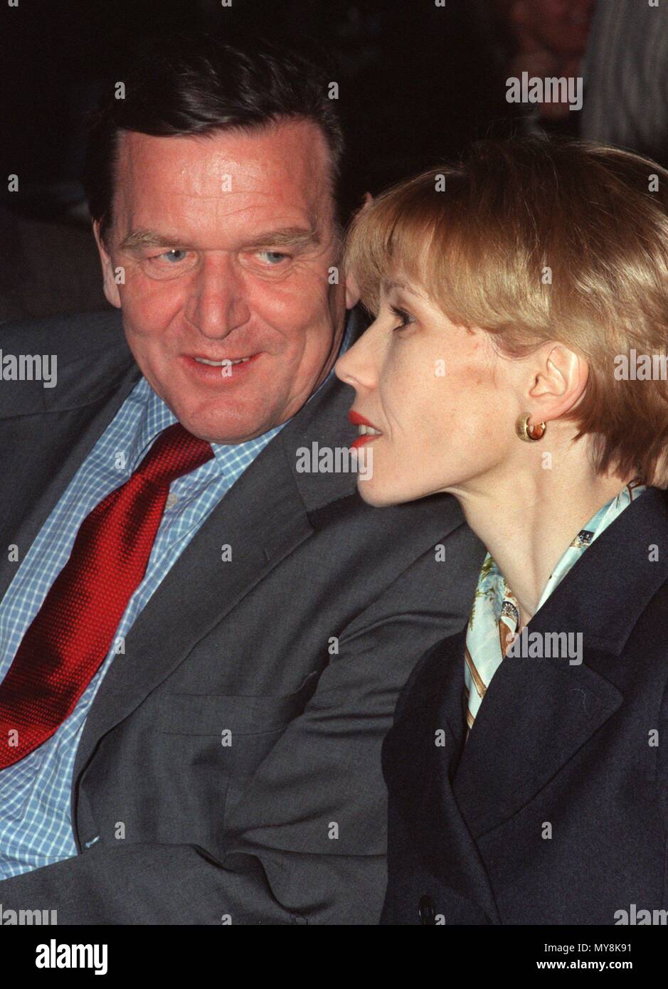 Premier of Lower Saxony Gerhard Schroeder and his wife Doris Koepf in ...