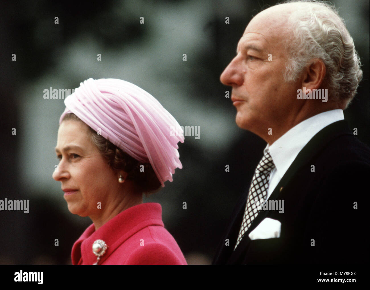 Queen Elizabeth II of Great Britain, and German President Walter Scheel ...