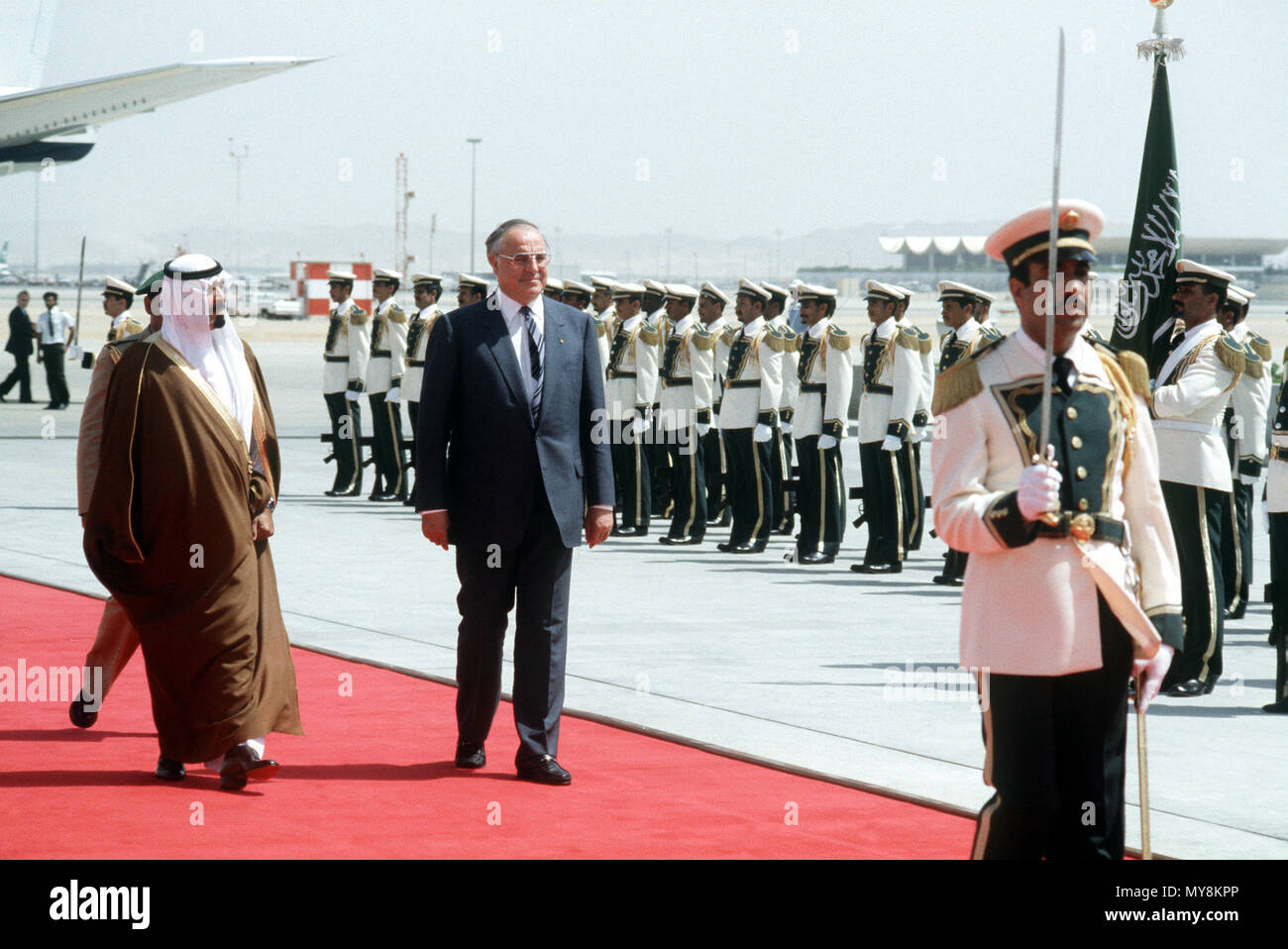 Helmut Kohl (C) arriving in Jeddah (Saudi Arabia) on 09 October 1983 ...