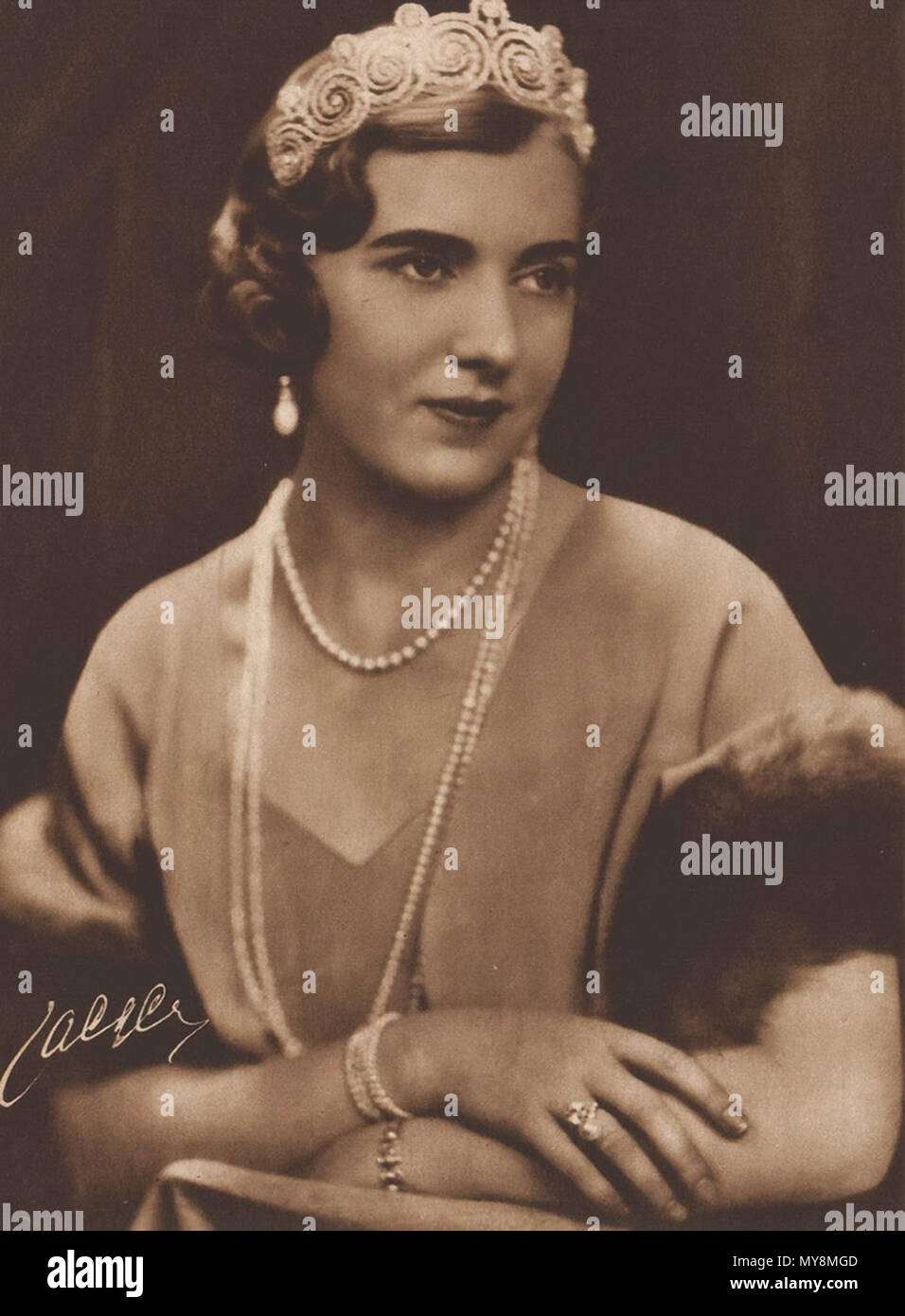 . English: Queen Ingrid of Denmark (nee princess of Sweden), wearing ...