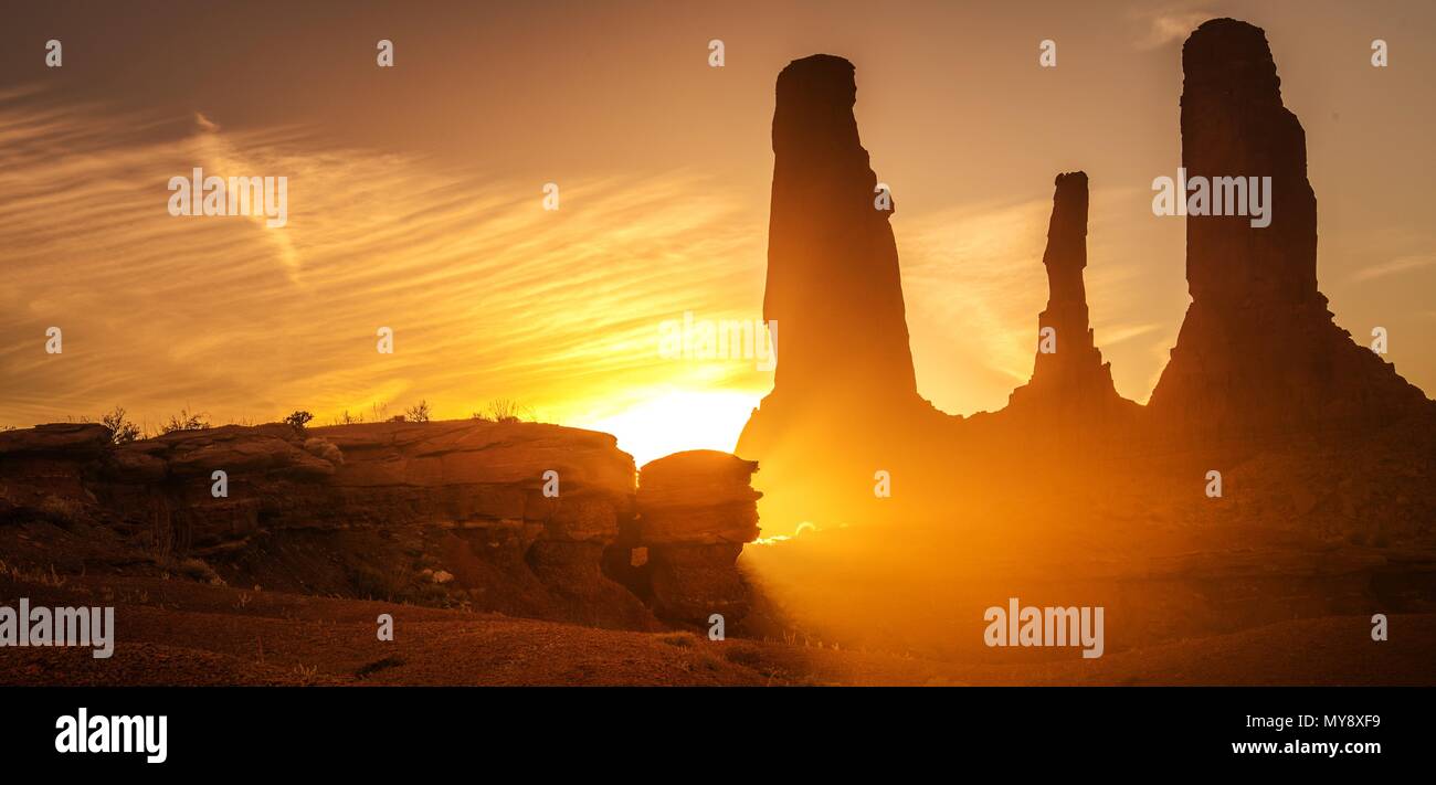 Raw Arizona Sunset. Scenic Sunlight in the Monuments Valley, United ...