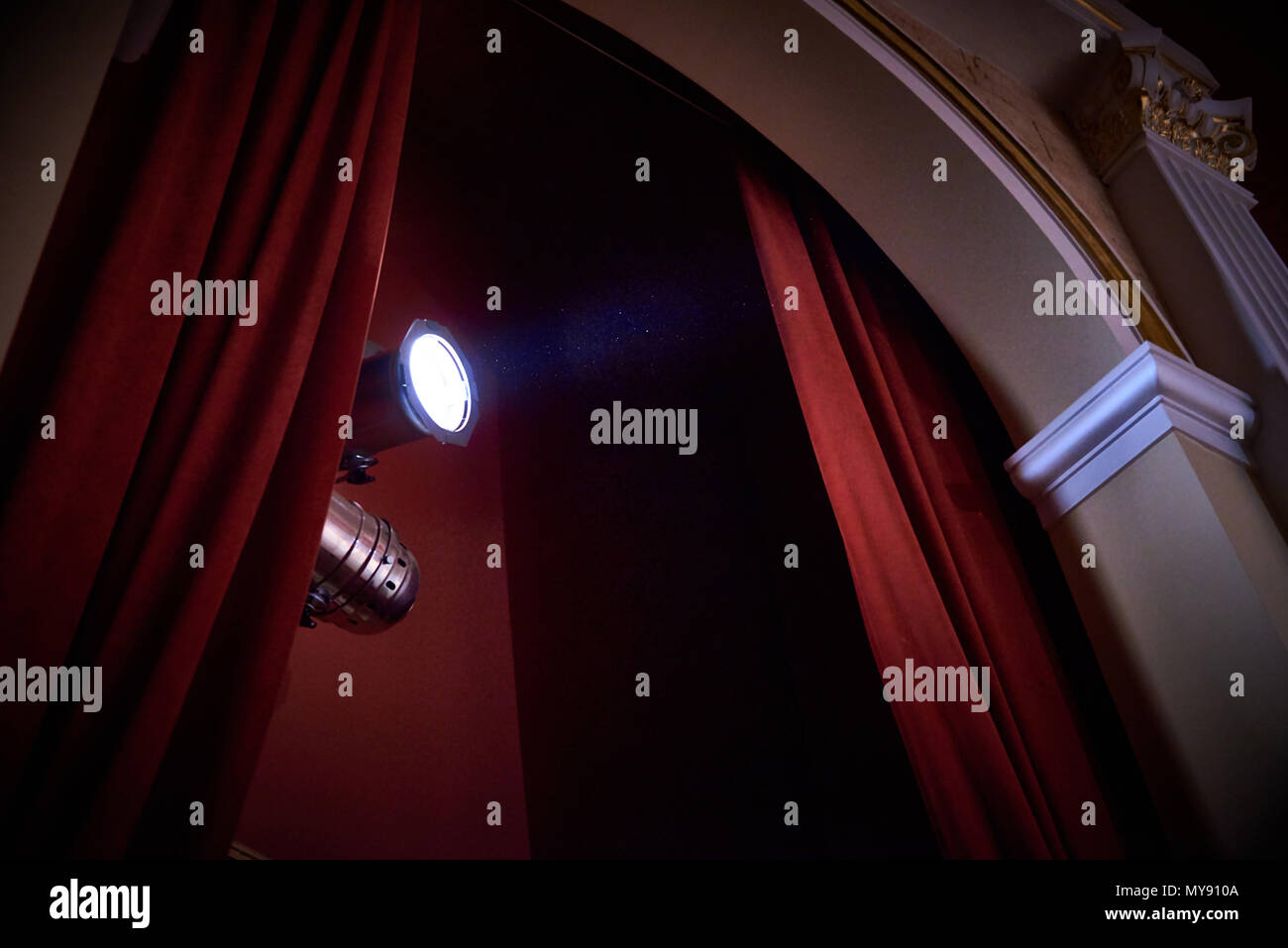 Theater spotlight hi-res stock photography and images - Alamy
