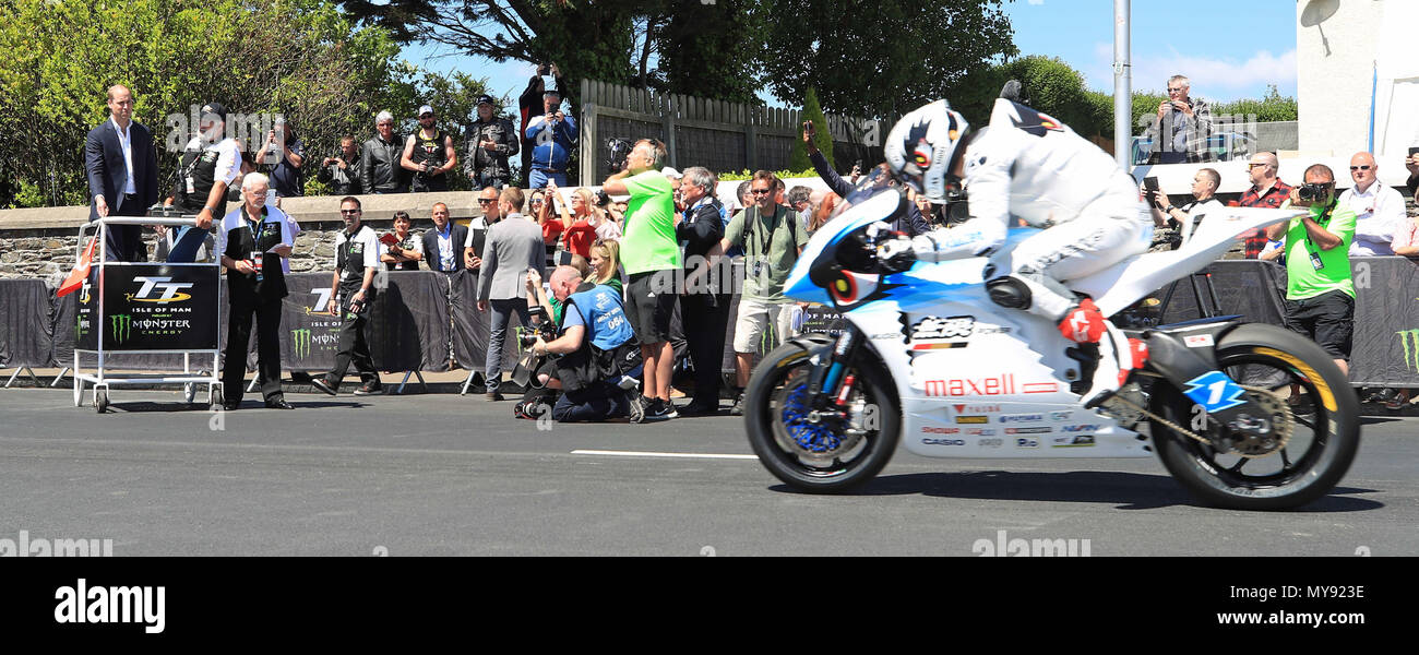 The Duke of Cambridge (left) looks on as Isle of Man TT competitor ...