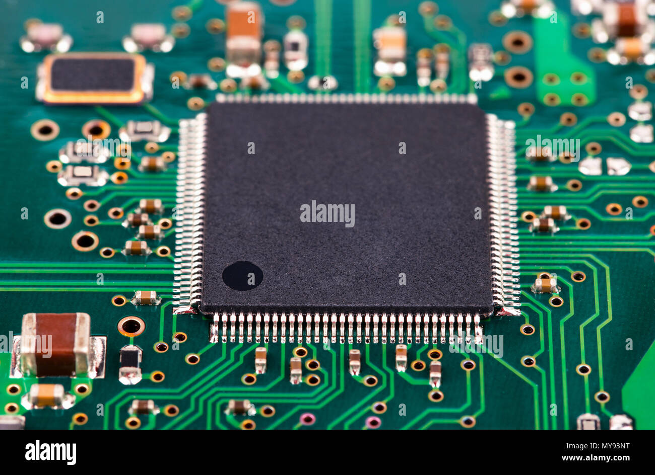 Green microcircuit hi-res stock photography and images - Alamy