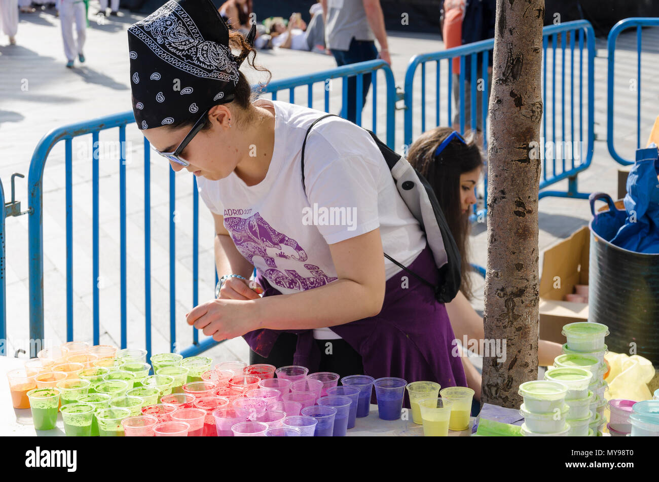 Colour powder hi-res stock photography and images - Alamy