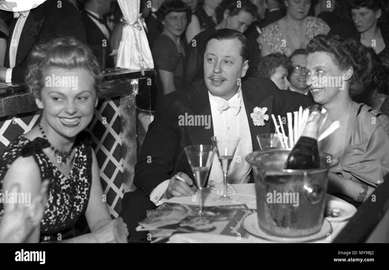 Actor Paul Dahlke with his first wife (r). On 5 February 1949 the Film ...