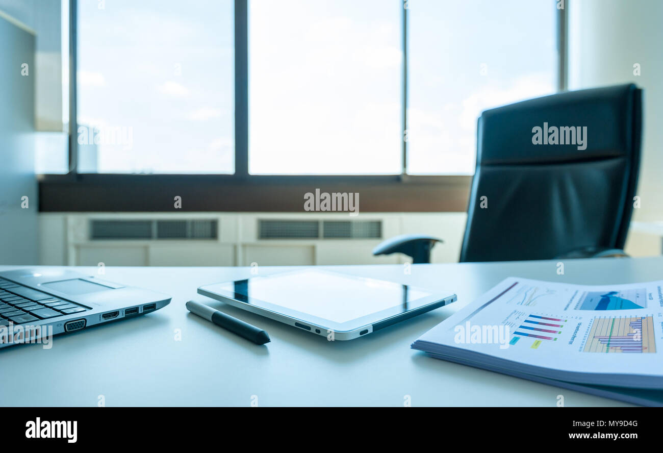Empty office work station hi-res stock photography and images - Alamy